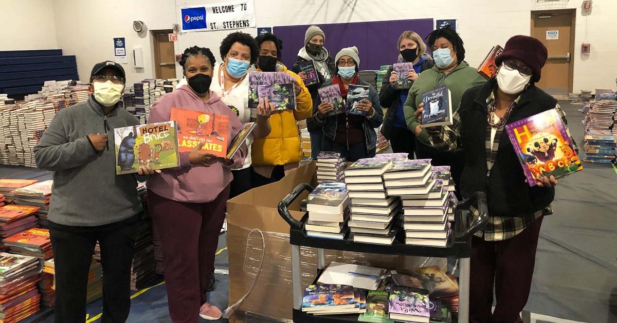 AFT distributes 40,000 books to students in Ohio | American Federation ...